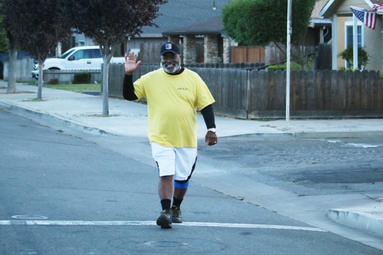Waving man brings smiles to community | BenitoLink