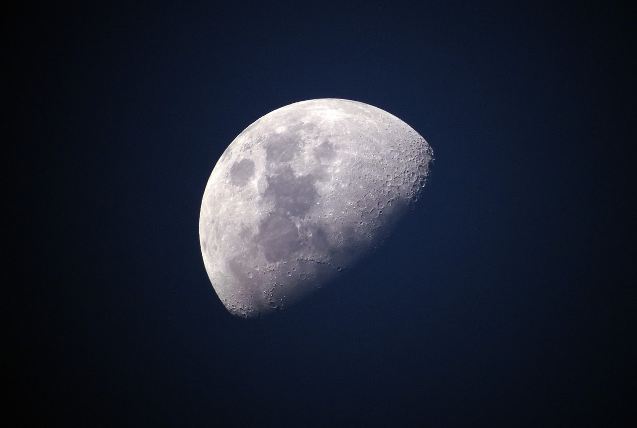 Searching the Sky: A moon of many names | BenitoLink