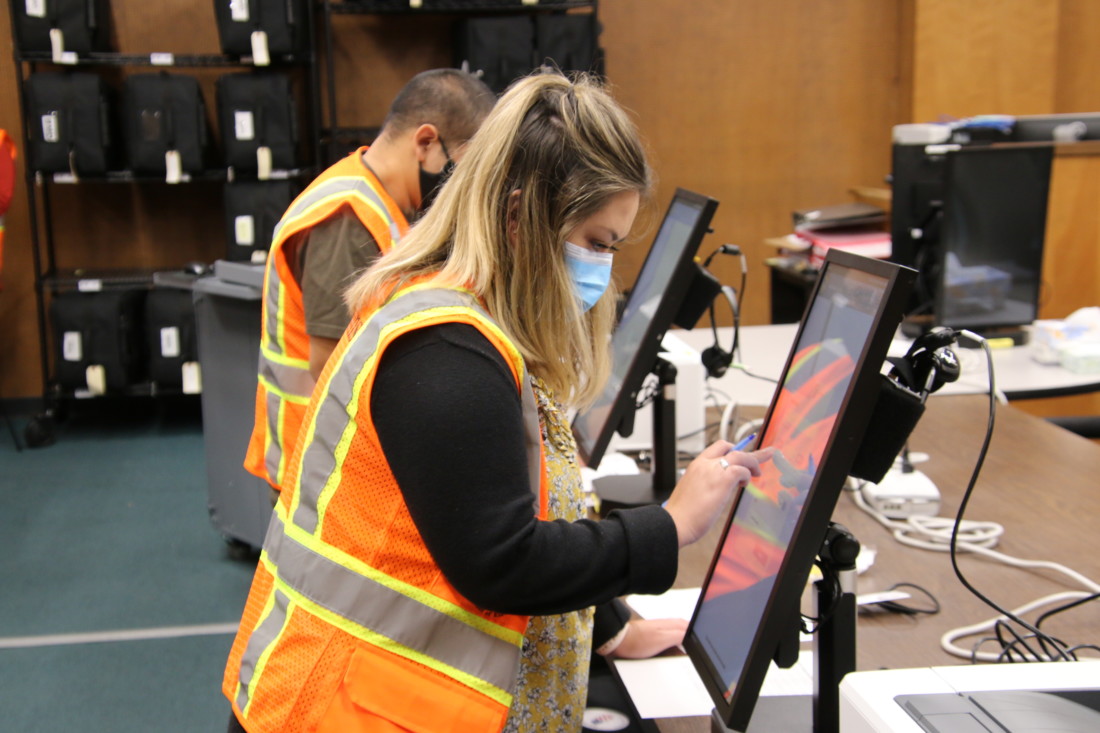 County election office holds public demonstration of voting system ...